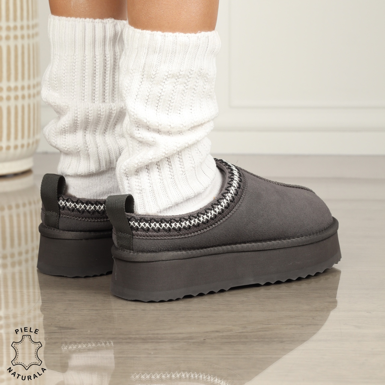 PAPUCI DAMA TIP UG din PIELE NATURALA INTOARSA CRL1268 CULOARE: GRI INCHIS